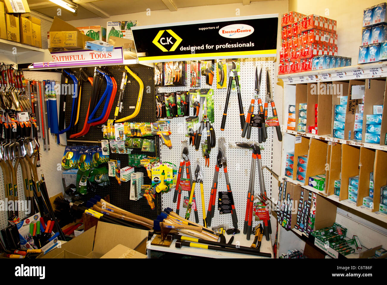 Ironmonger shop hi-res stock photography and images - Alamy