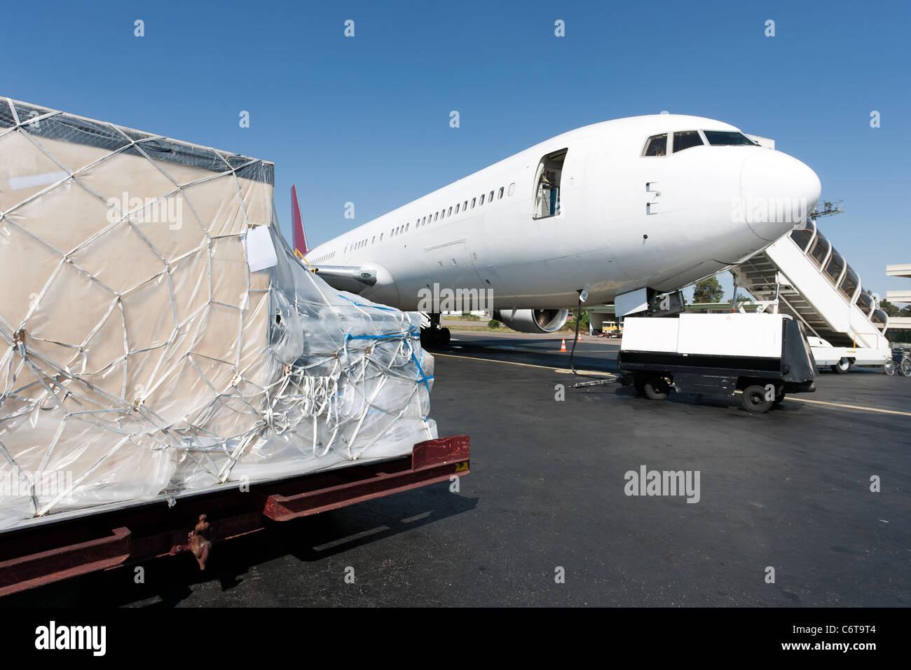 Loaded goods hi-res stock photography and images - Alamy