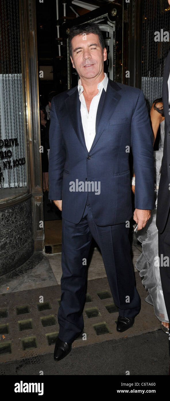 Simon Cowell leaving Mr Chows restaurant Lonson, England - 06.06.10 ...