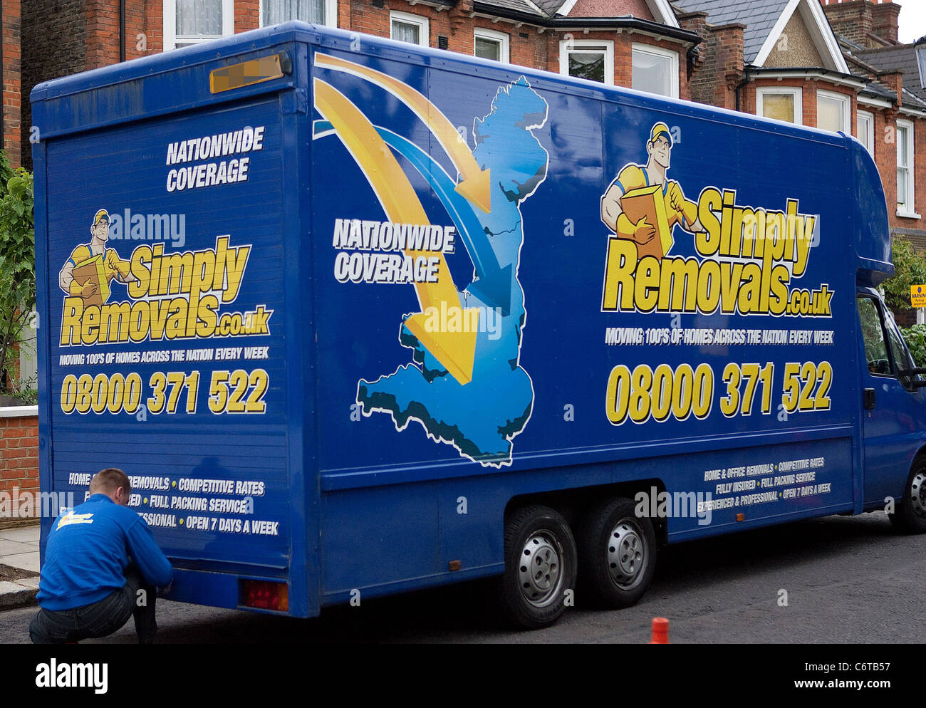 Removal men outside Prime Minister David Cameron's house begin moving ...