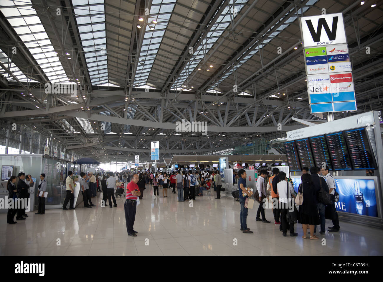 Suvarnabhumi airport check in area hi-res stock photography and images ...