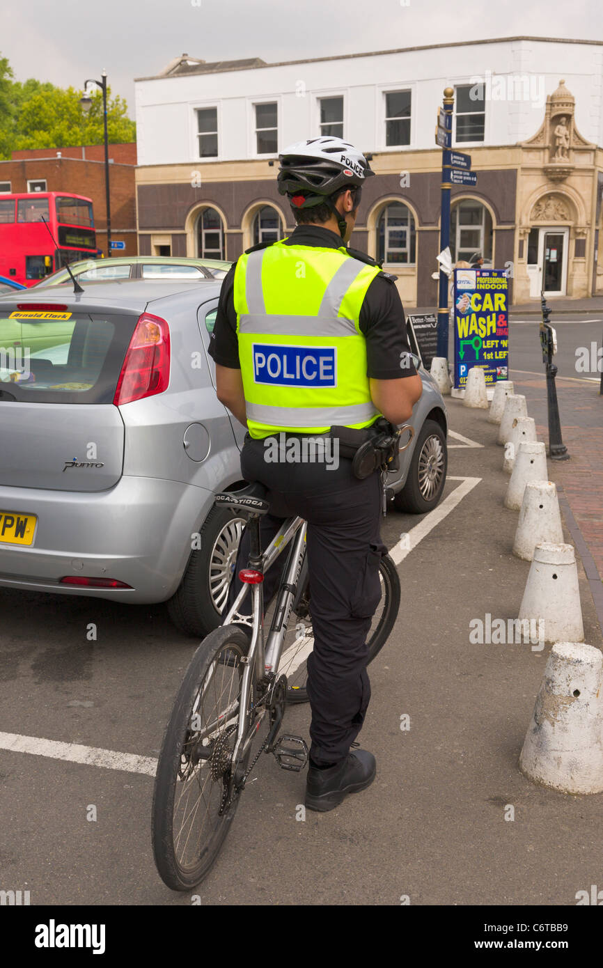 Police cyclist uk hi-res stock photography and images - Alamy