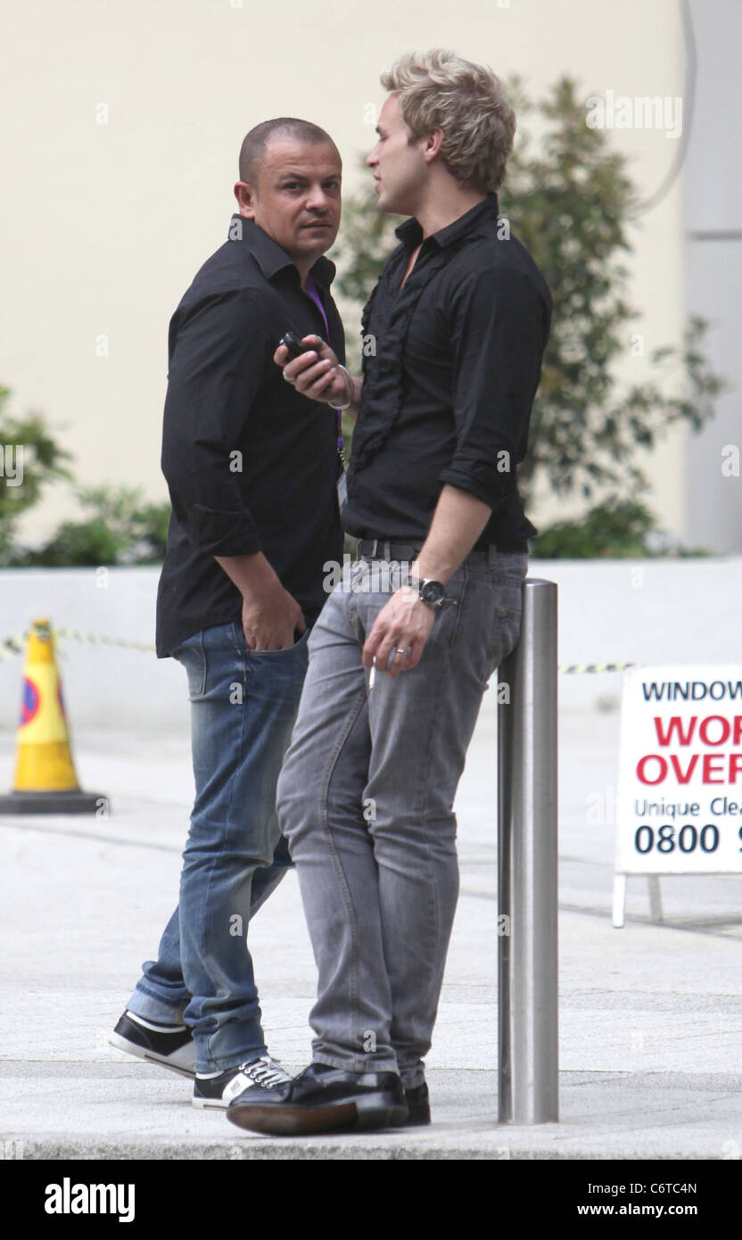 Peter Andre's brother Chris Andre smoking outside the same hotel Kerry ...