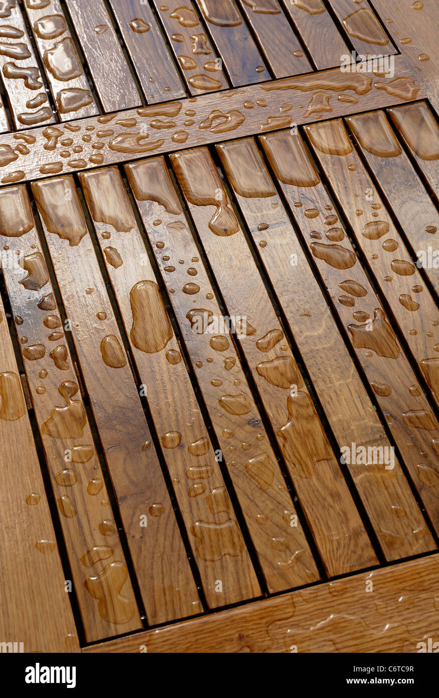 Picnic table rain hi-res stock photography and images - Alamy
