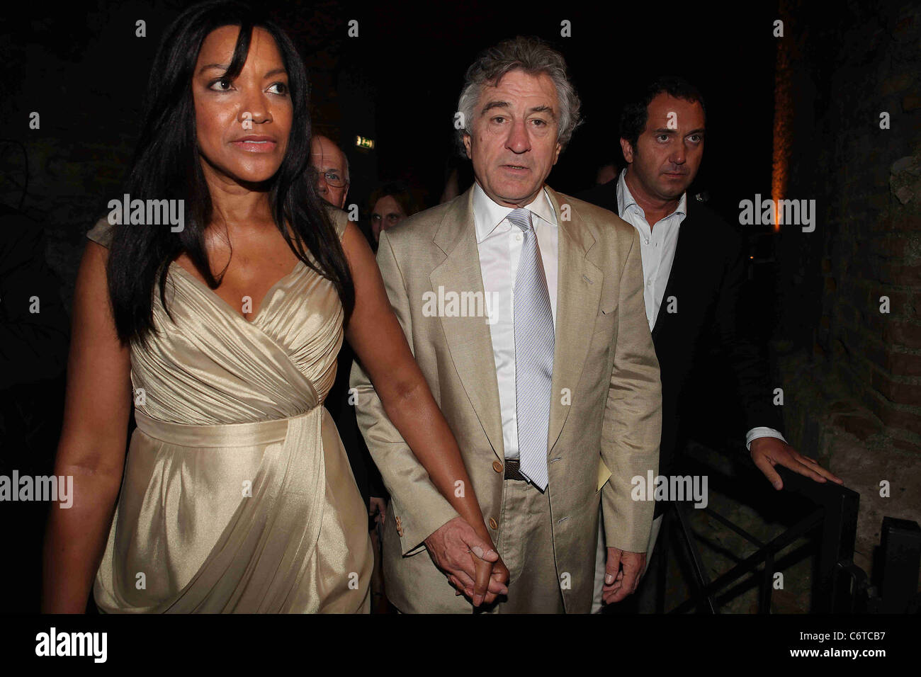 Robert De Niro and Grace Hightower Robert De Niro receives the Taormina ...