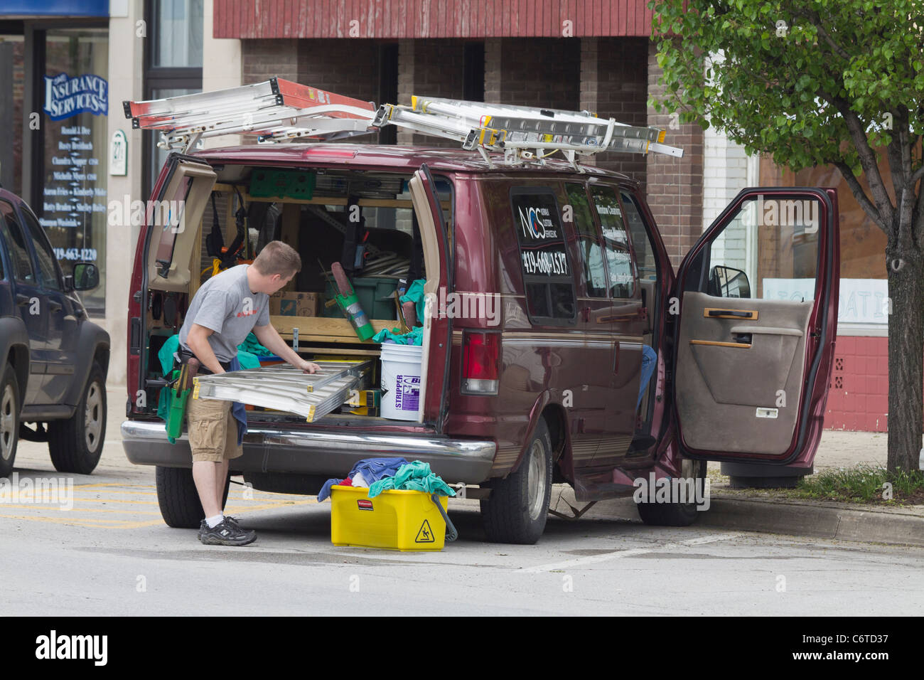 Loading hi res hi-res stock photography and images - Alamy