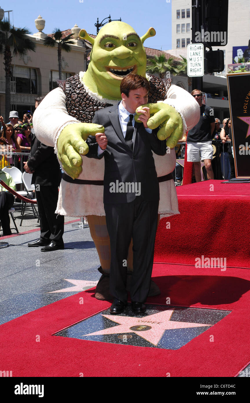 Shrek and Mike Myers Shrek honoured with the 2408th star on the ...
