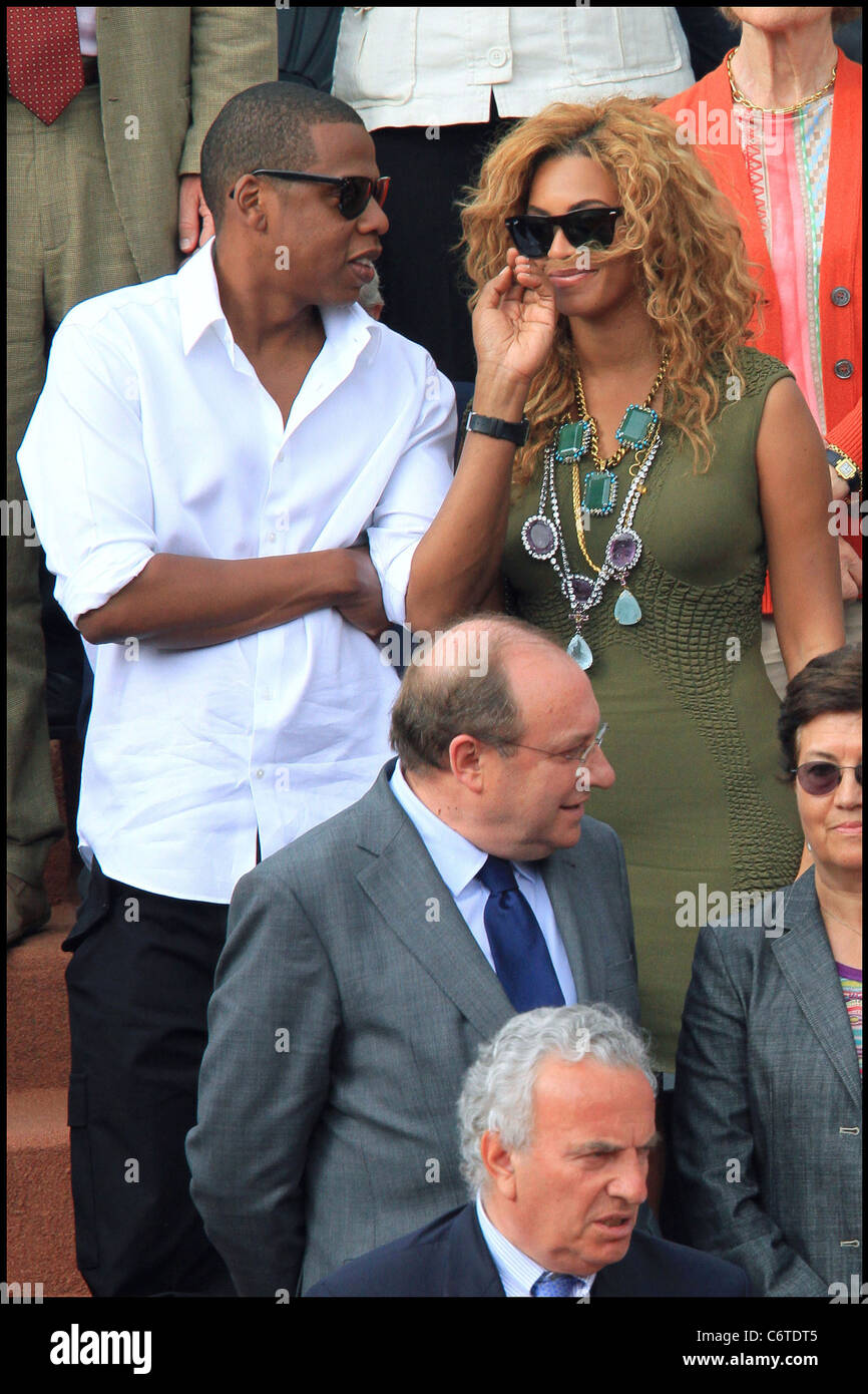 Jay-Z and Beyonce Knowles Celebrities watch the men's final match ...