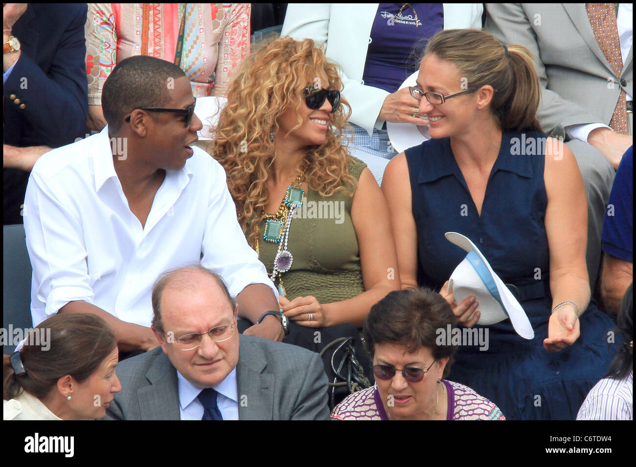 Jay-Z and Beyonce Knowles talk to Mary Pierce Celebrities watch the men ...