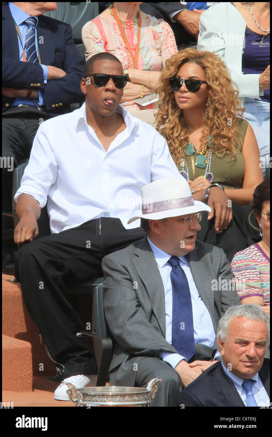 Jay-Z and Beyonce Knowles Celebrities watch the men's final match ...