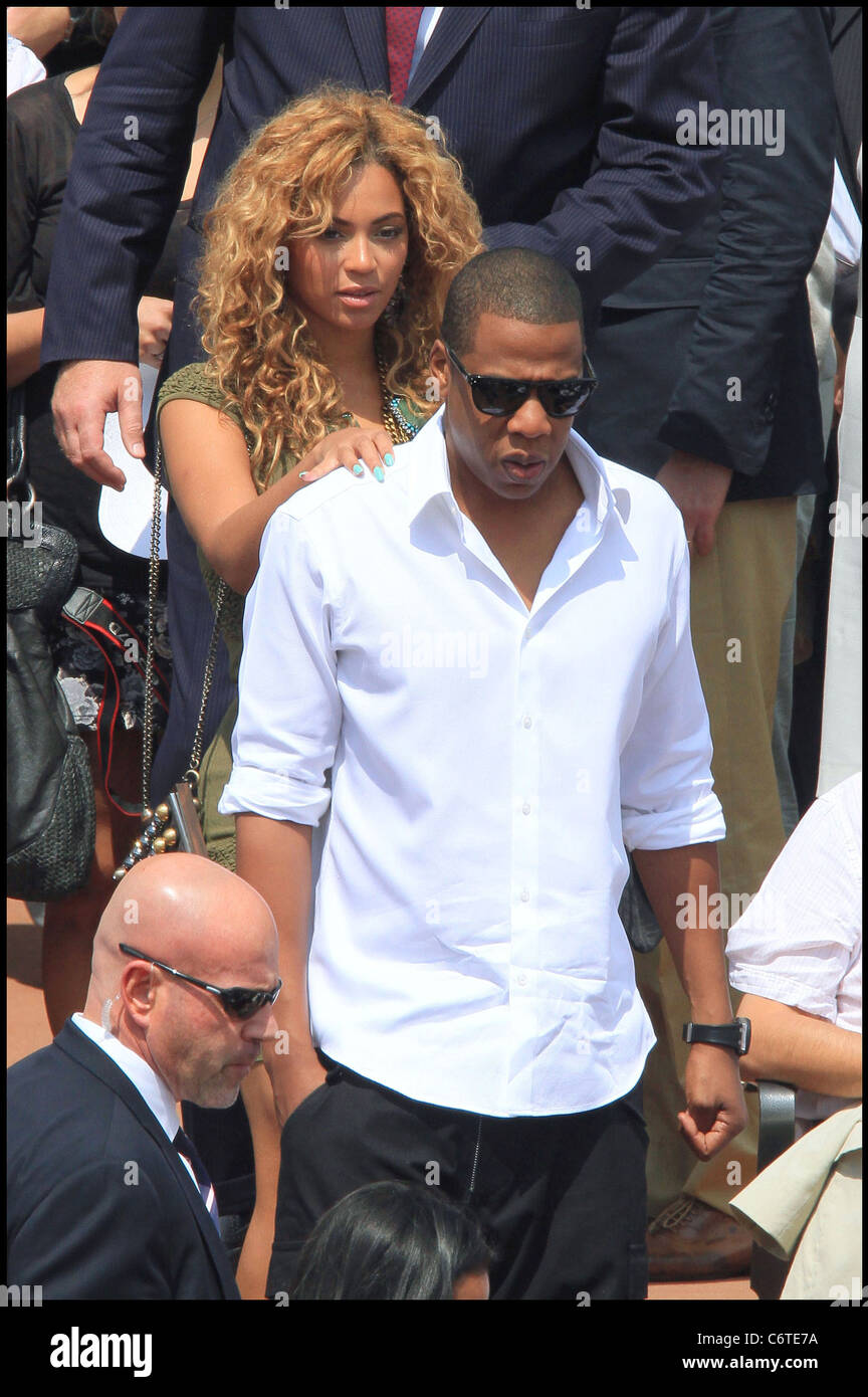 Jay-Z and Beyonce Knowles Celebrities watch the men's final match ...