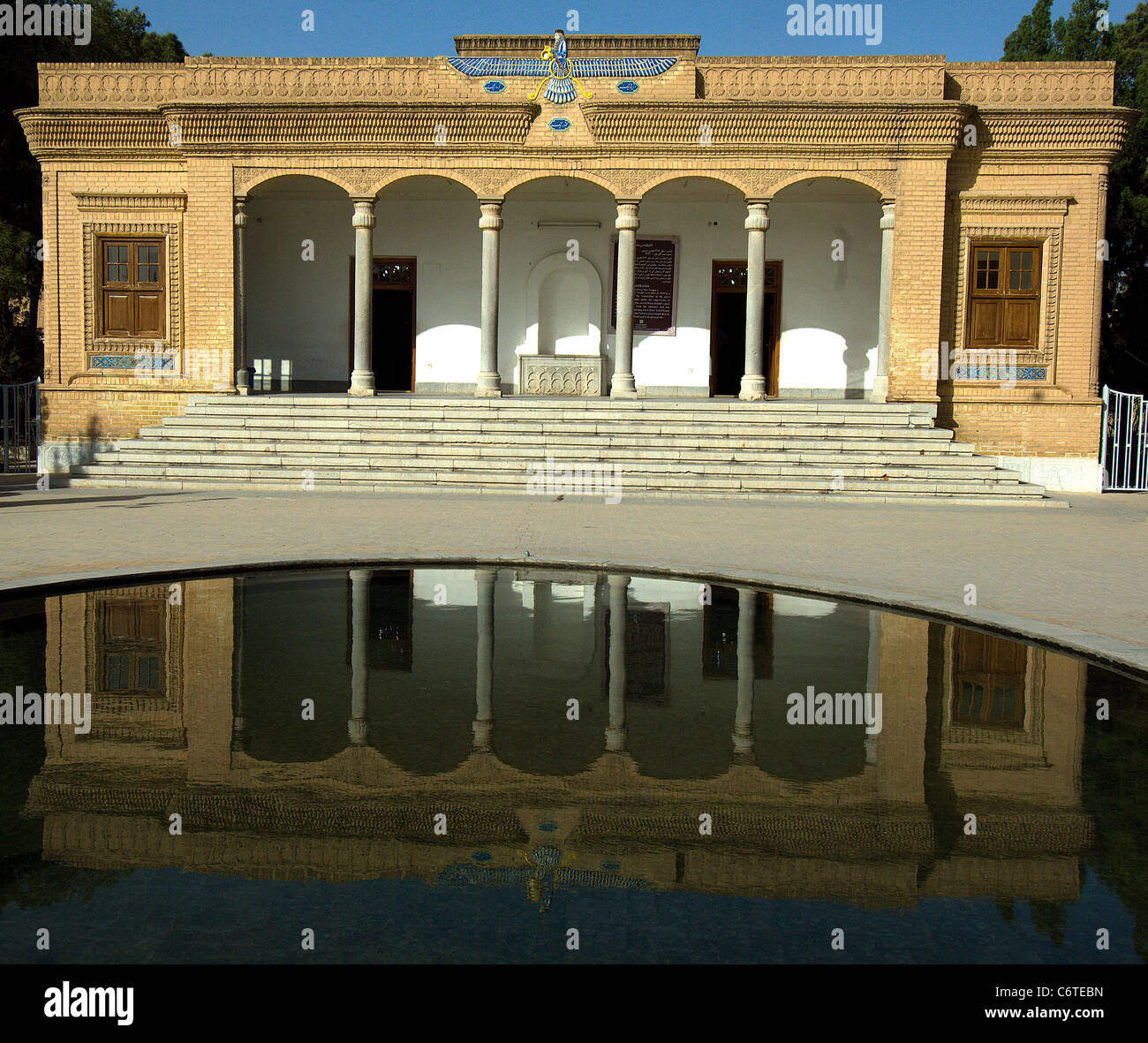 Zoroastrian shrine hi-res stock photography and images - Alamy