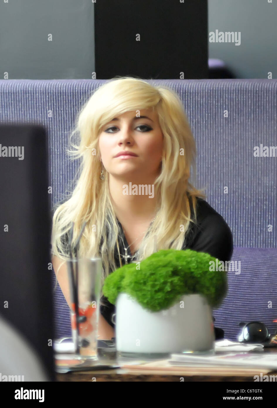 Pixie Lott meets friends for lunch at the May Fair hotel London ...