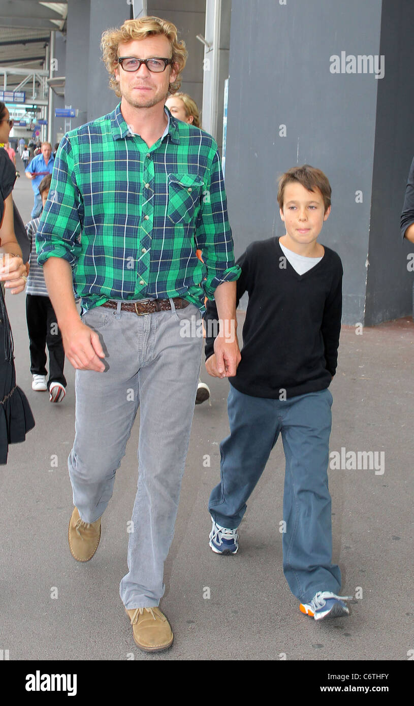 Simon Baker The 'The Mentalist' star and his family arriving at Nice ...