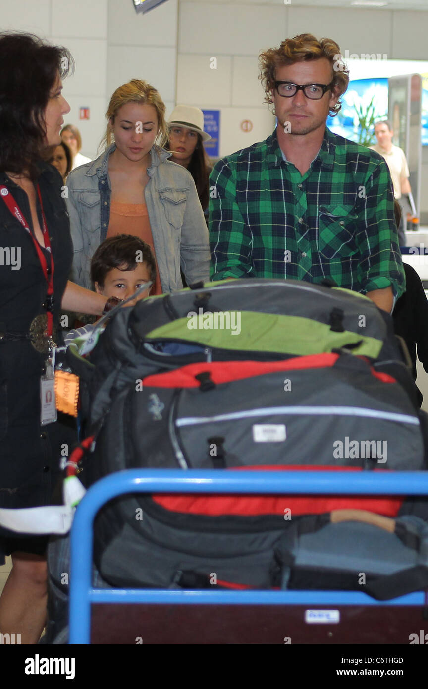 Simon Baker The 'The Mentalist' star and his family arriving at Nice ...