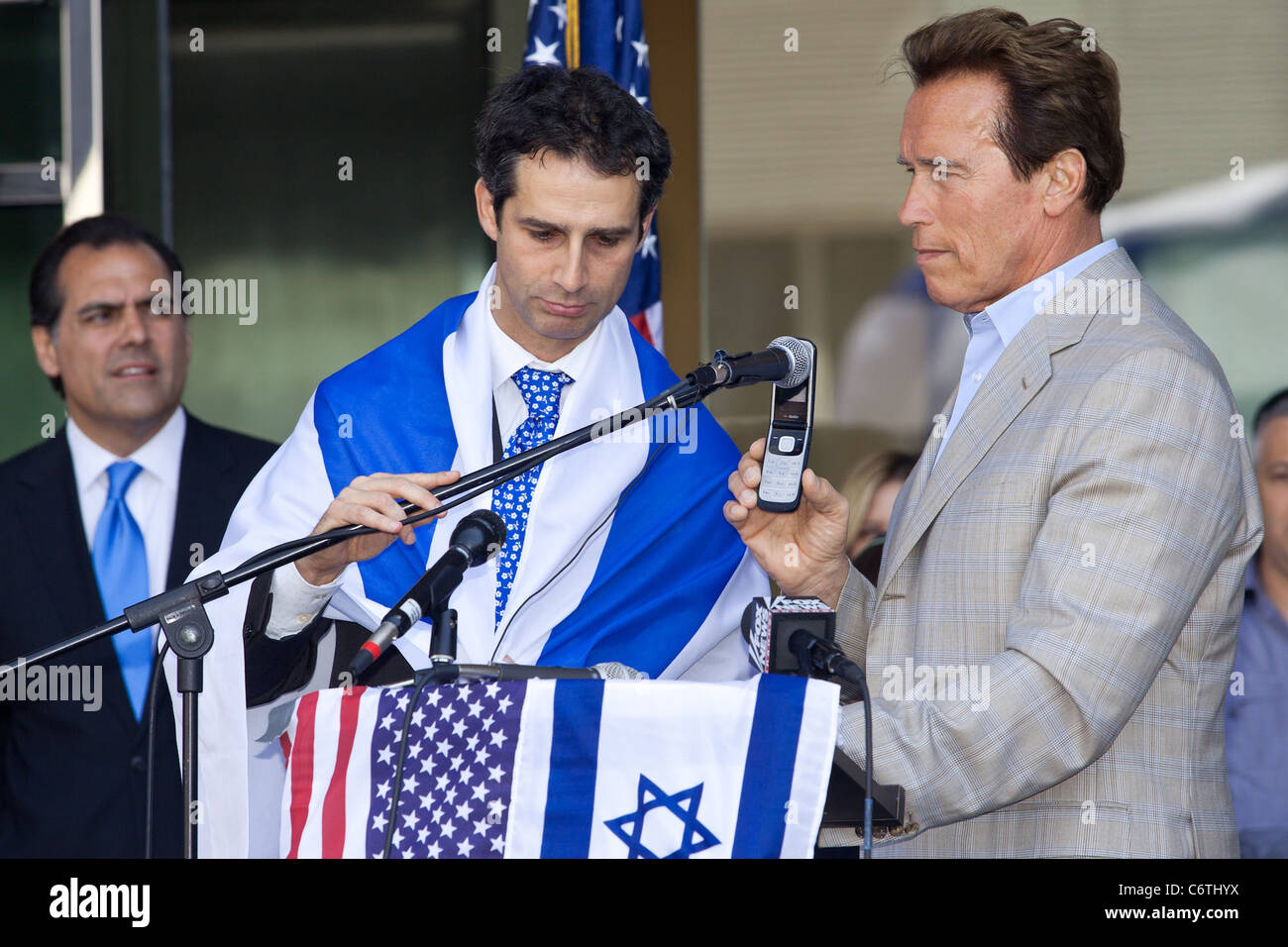 Israeli Consul General Jacob Dayan and Gov. Arnold Schwarzenegger The ...