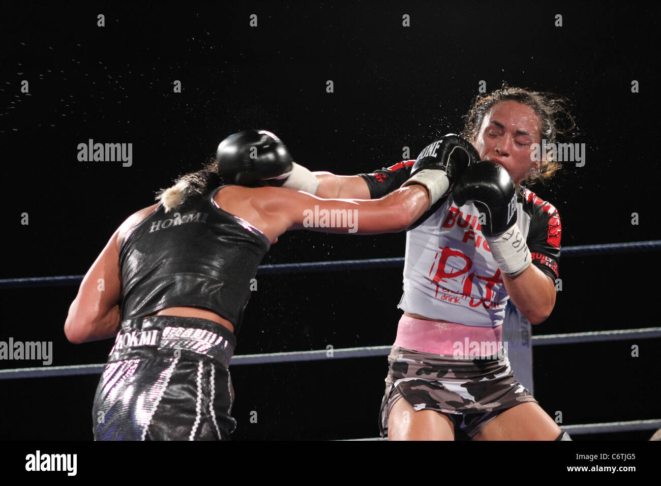 Nadia Hokmi defeats American fighter Elena â€œBaby Dollâ€ Reid for the ...