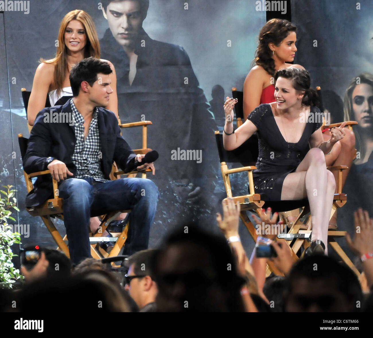 Taylor Lautner and Kristen Stewart The Twilight Saga: Eclipse cast make ...