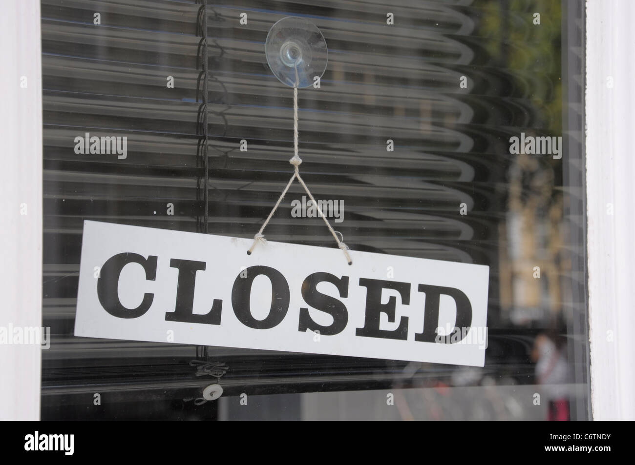 Closed sign hi-res stock photography and images - Alamy
