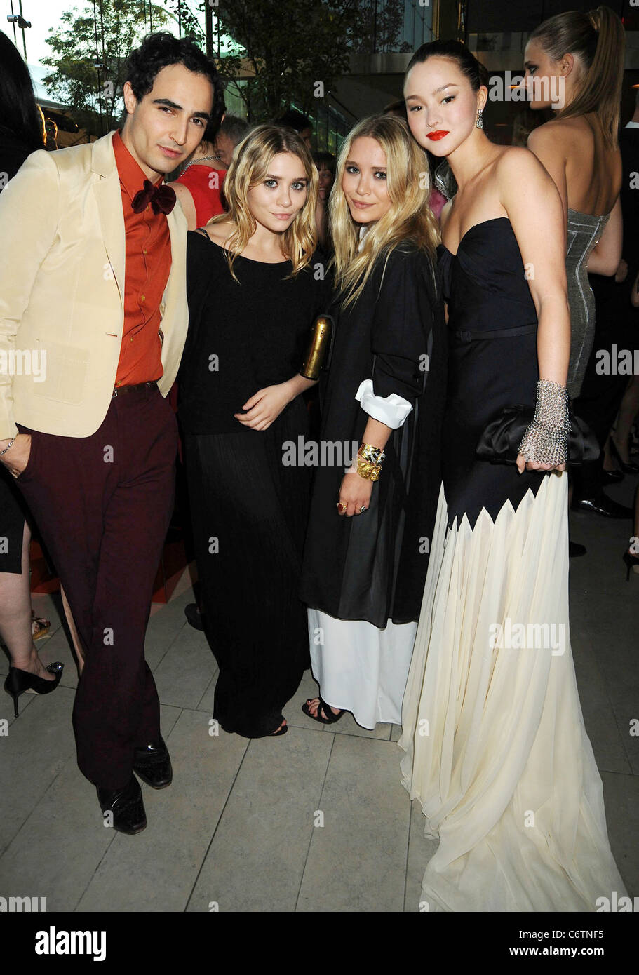Zac Posen, Mary Kate Olsen, Ashley Olsen and Devon Aoki 2010 CFDA ...