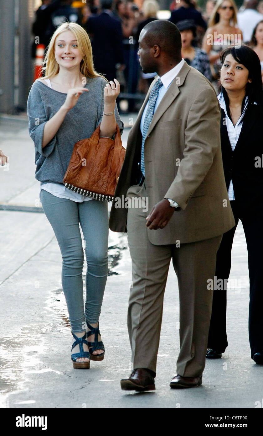 Dakota Fanning The Twilight Saga: Eclipse cast arrive for an appearance ...