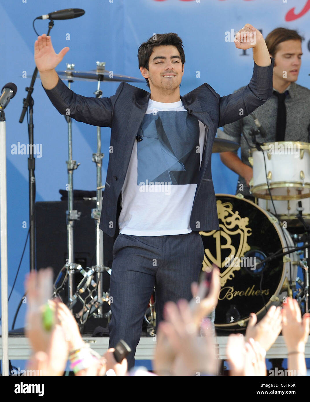 Joe Jonas The Jonas Brothers perform for ABC's 'Good Morning America ...