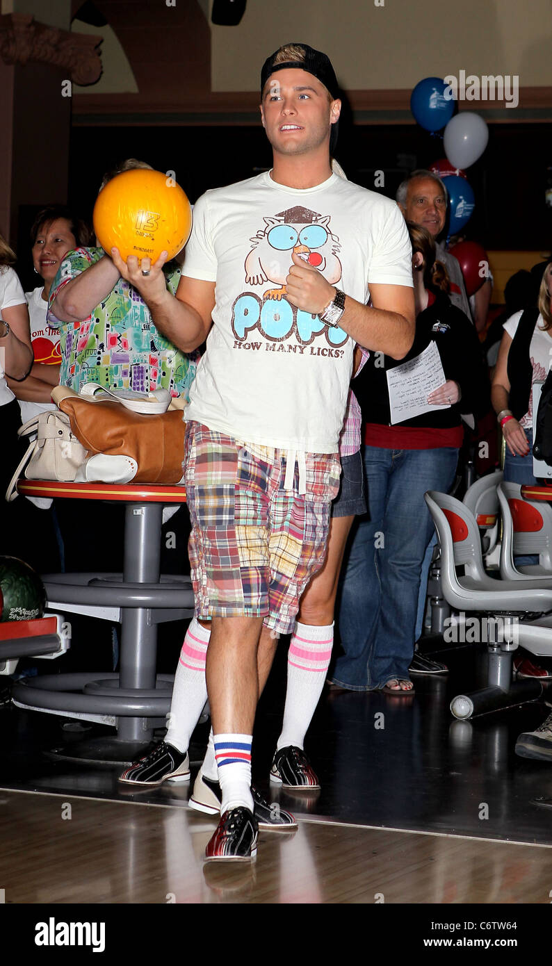 Josh Strickland Holly Madison and Carrot Top Invite the community to ...