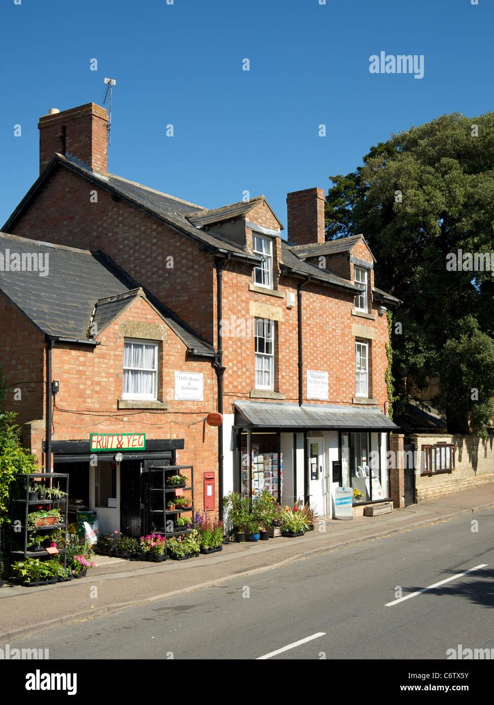 Traditional post office small shop hi-res stock photography and images ...