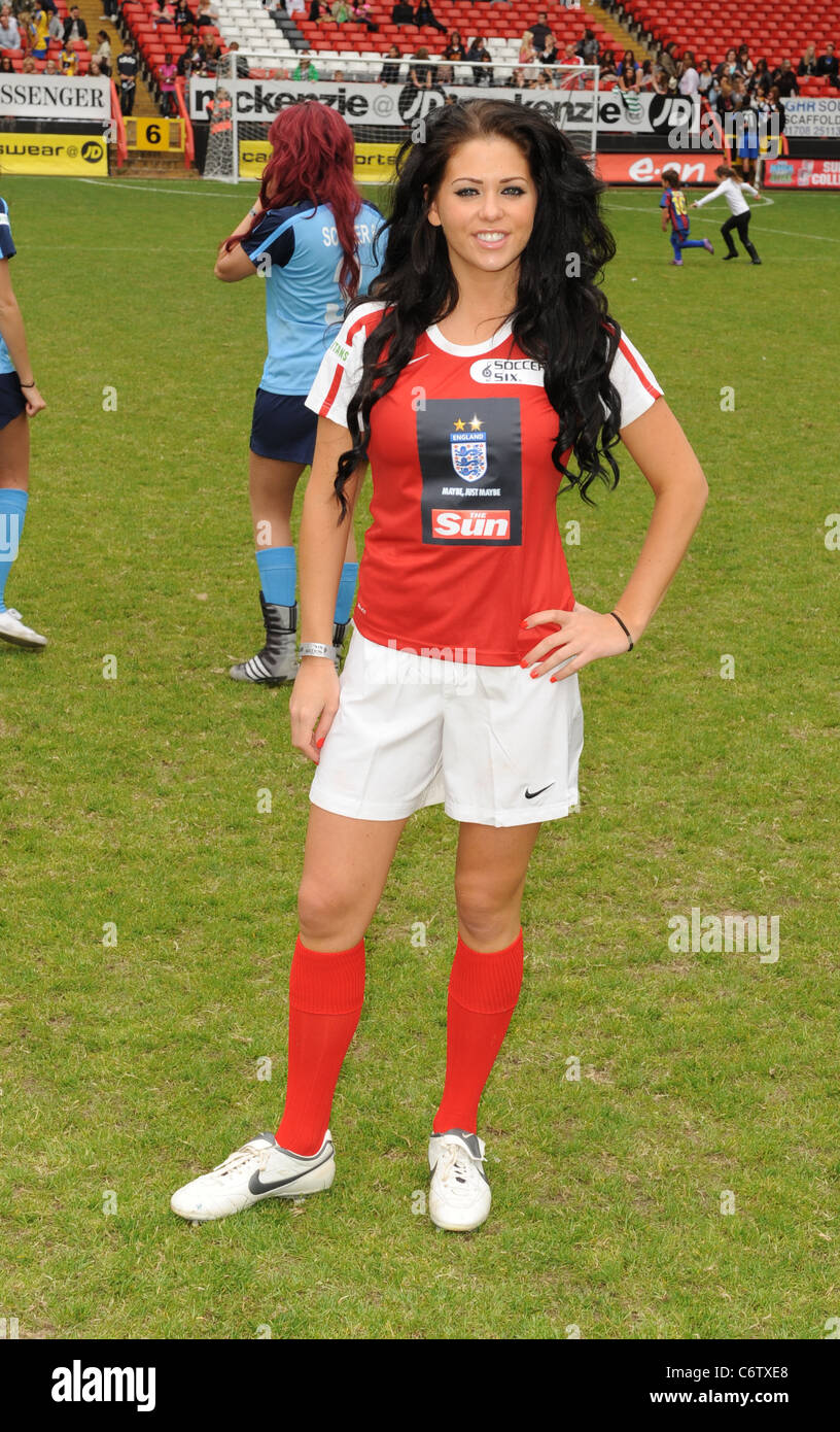 Bianca gascoigne celebrity soccer six 2010 charlton athletic fc hi-res ...