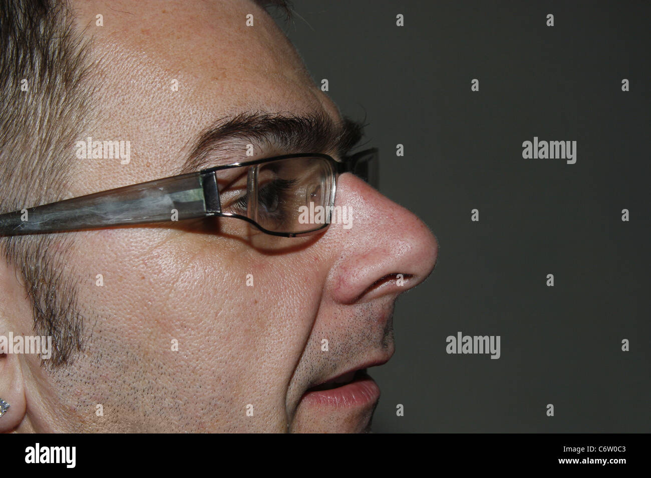 image of side profile of man wearing glasses Stock Photo - Alamy