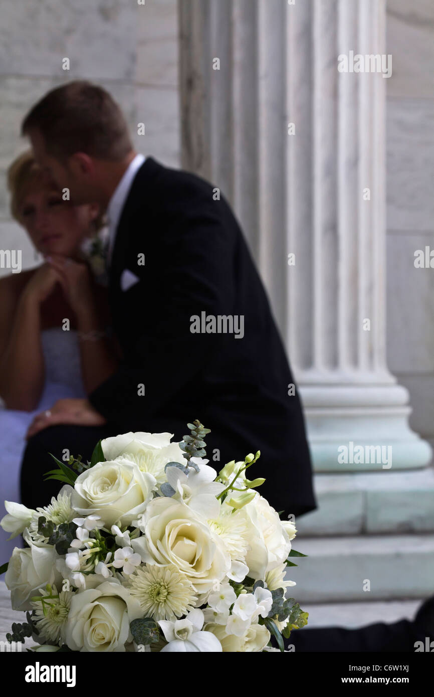 Bride and groom usa kissing hi-res stock photography and images - Alamy
