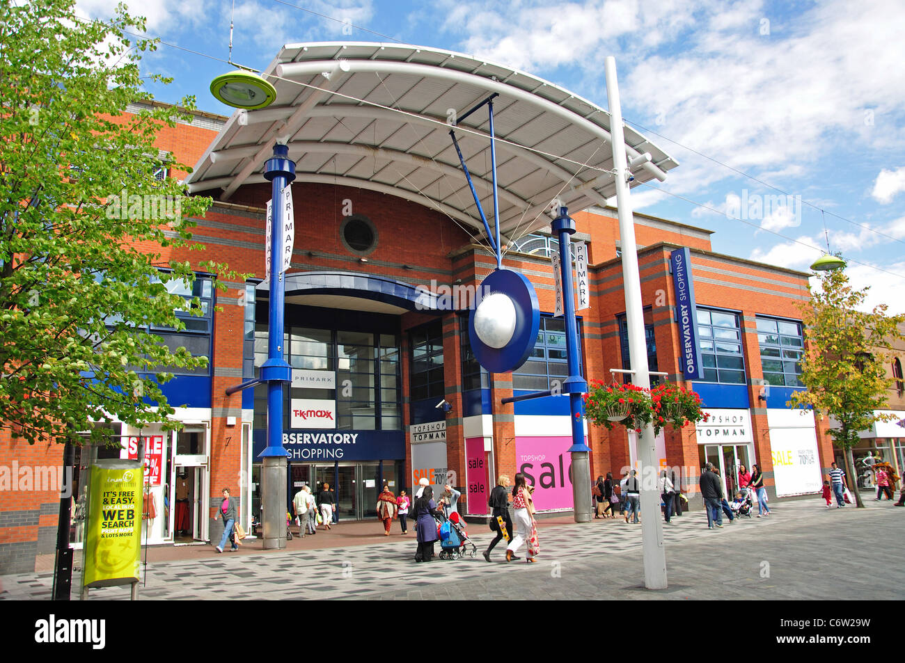 Observatory Shopping Centre, High Street, Slough, Berkshire, England ...