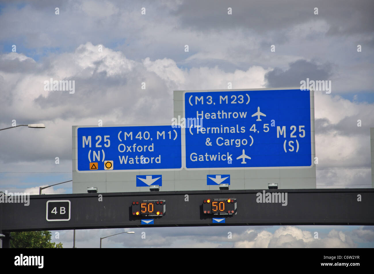 M25 exit motorway sign on M4 Motorway, Berkshire, England, United ...