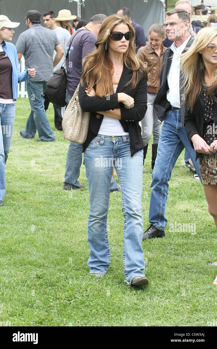 Denise richards best friends los hi-res stock photography and images ...