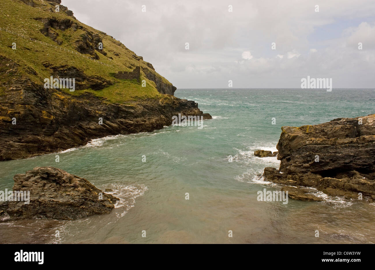 Tintagel haven beach hi-res stock photography and images - Alamy