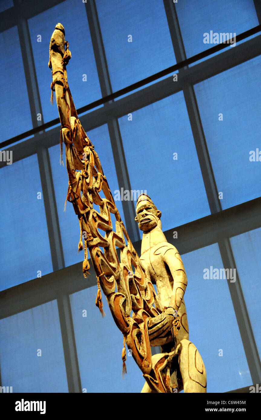 Wooden sculpture- african art, Metropolitan museum NYC Stock Photo - Alamy Wooden sculpture- african art, Metropolitan museum NYC Stock Photo - Alamy