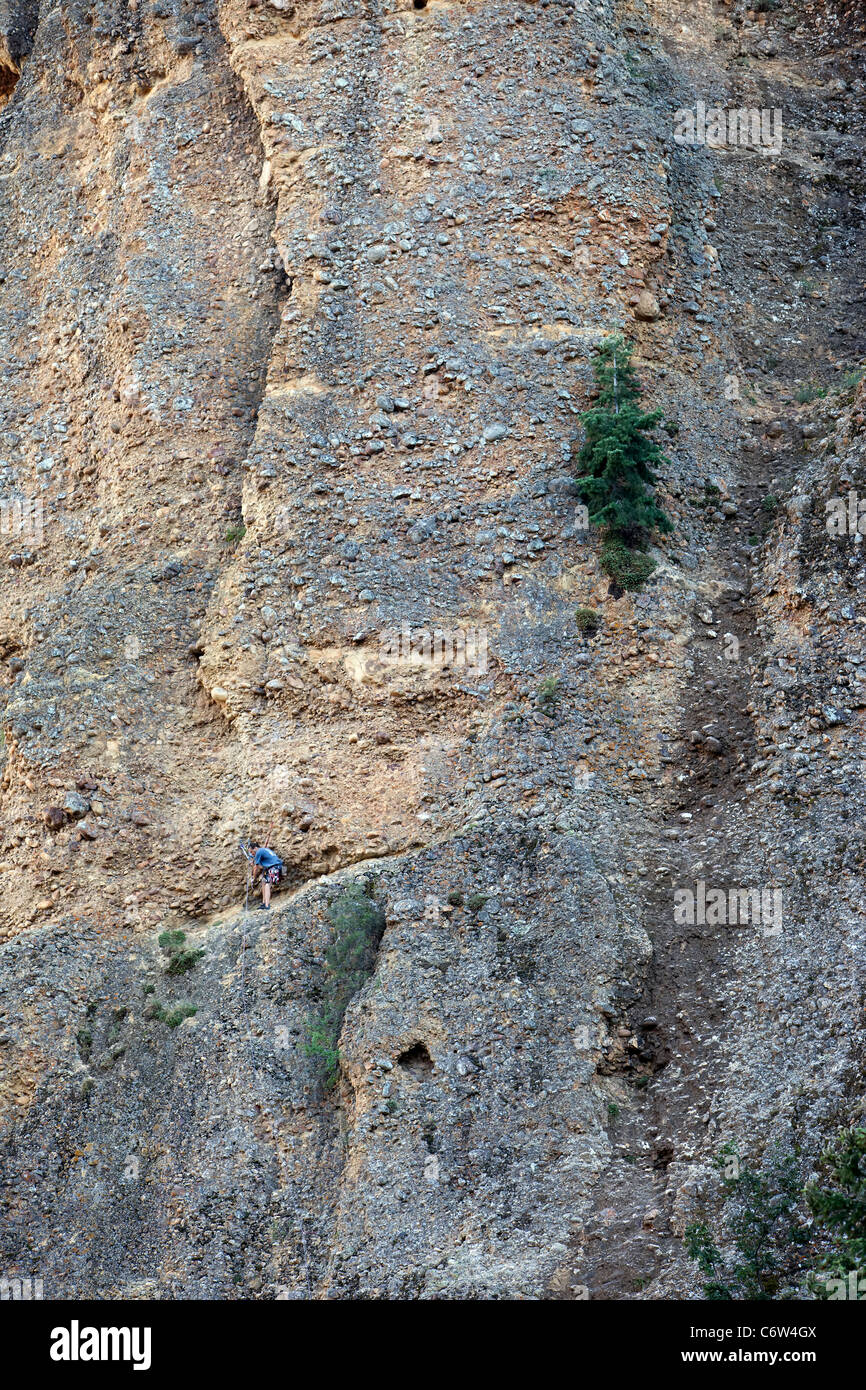 Man on cliff ledge hi-res stock photography and images - Alamy