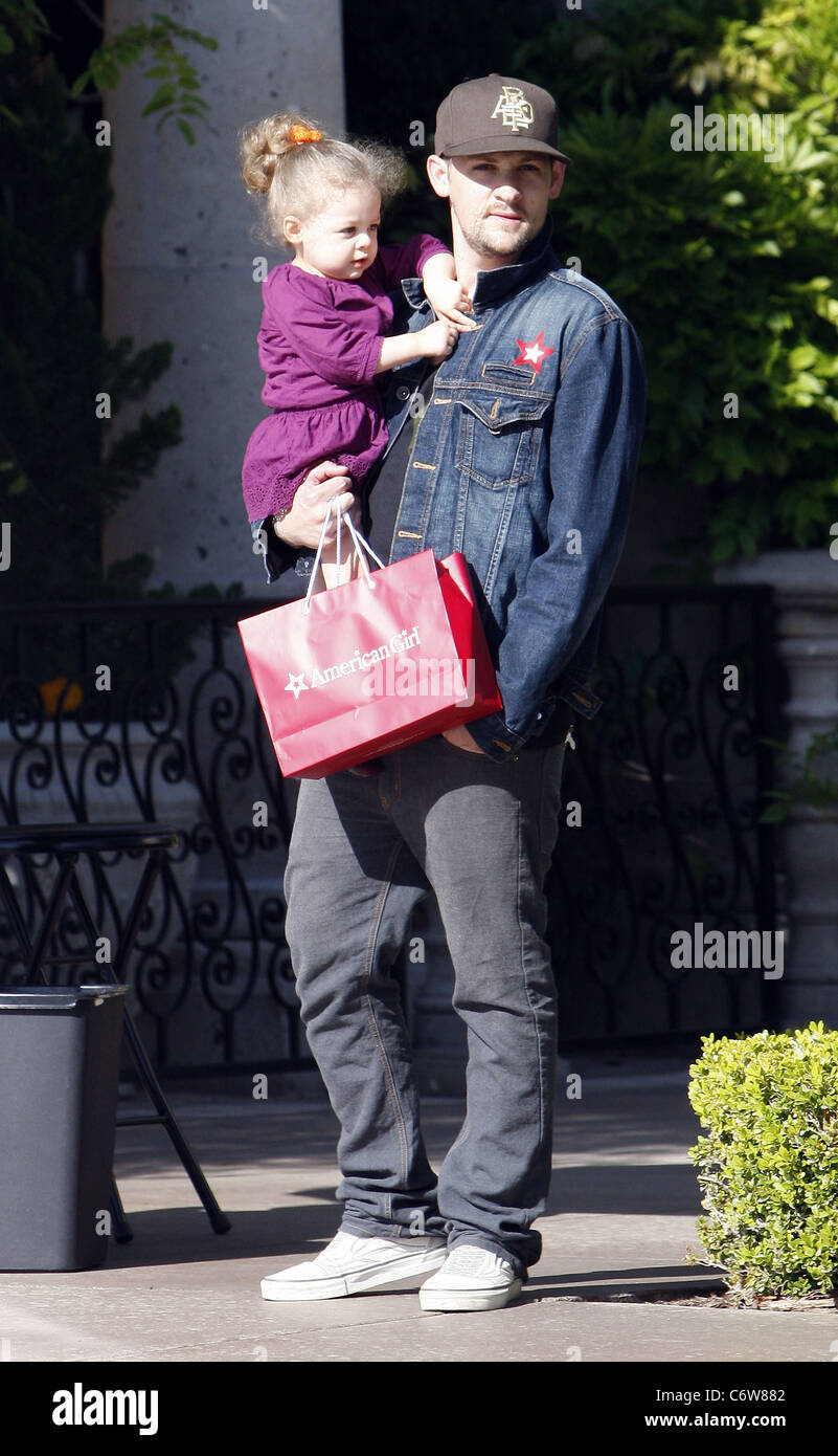 Joel Madden carries his daughter Harlow after shopping at the American ...