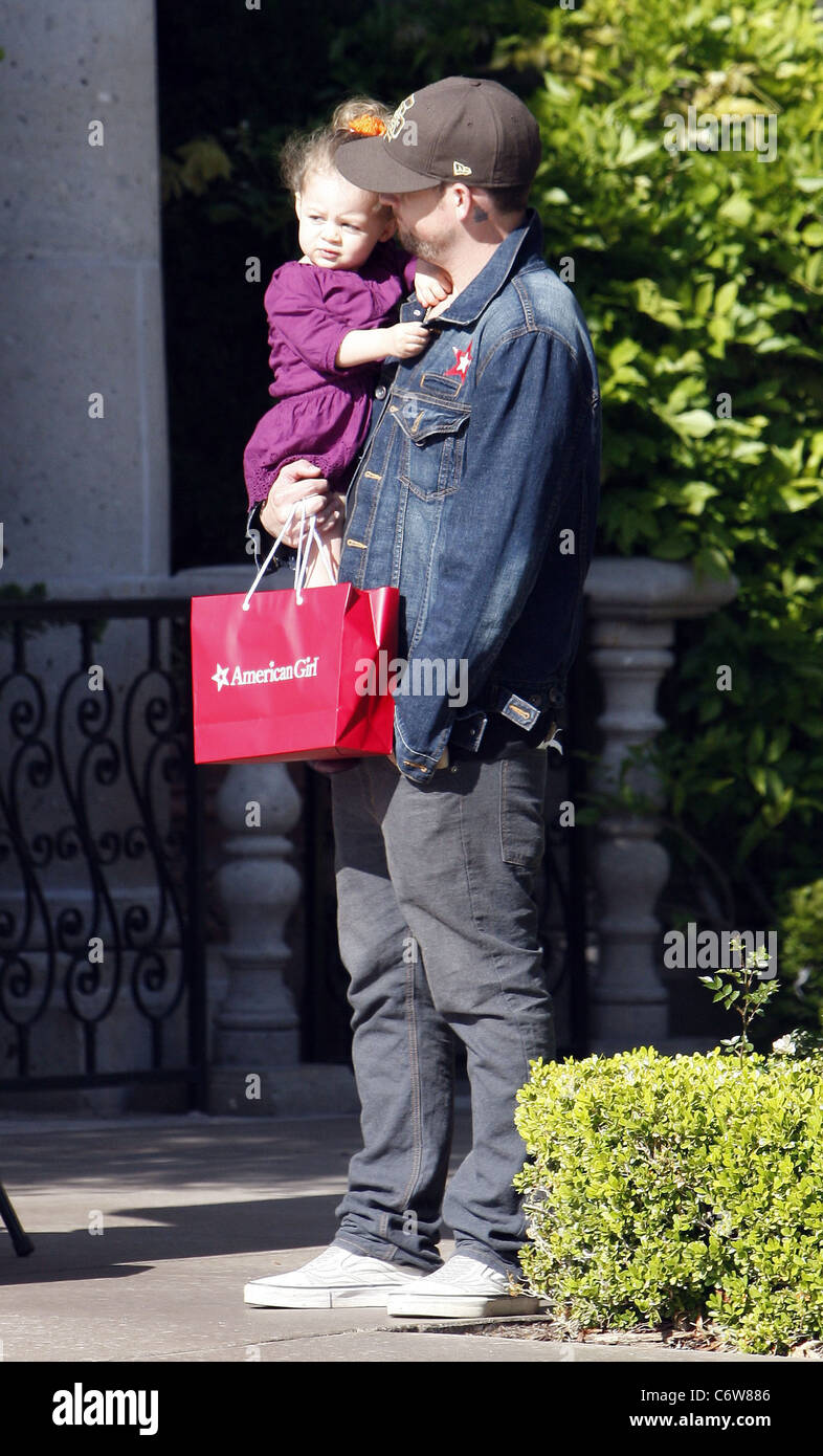 Joel Madden carries his daughter Harlow after shopping at the American ...