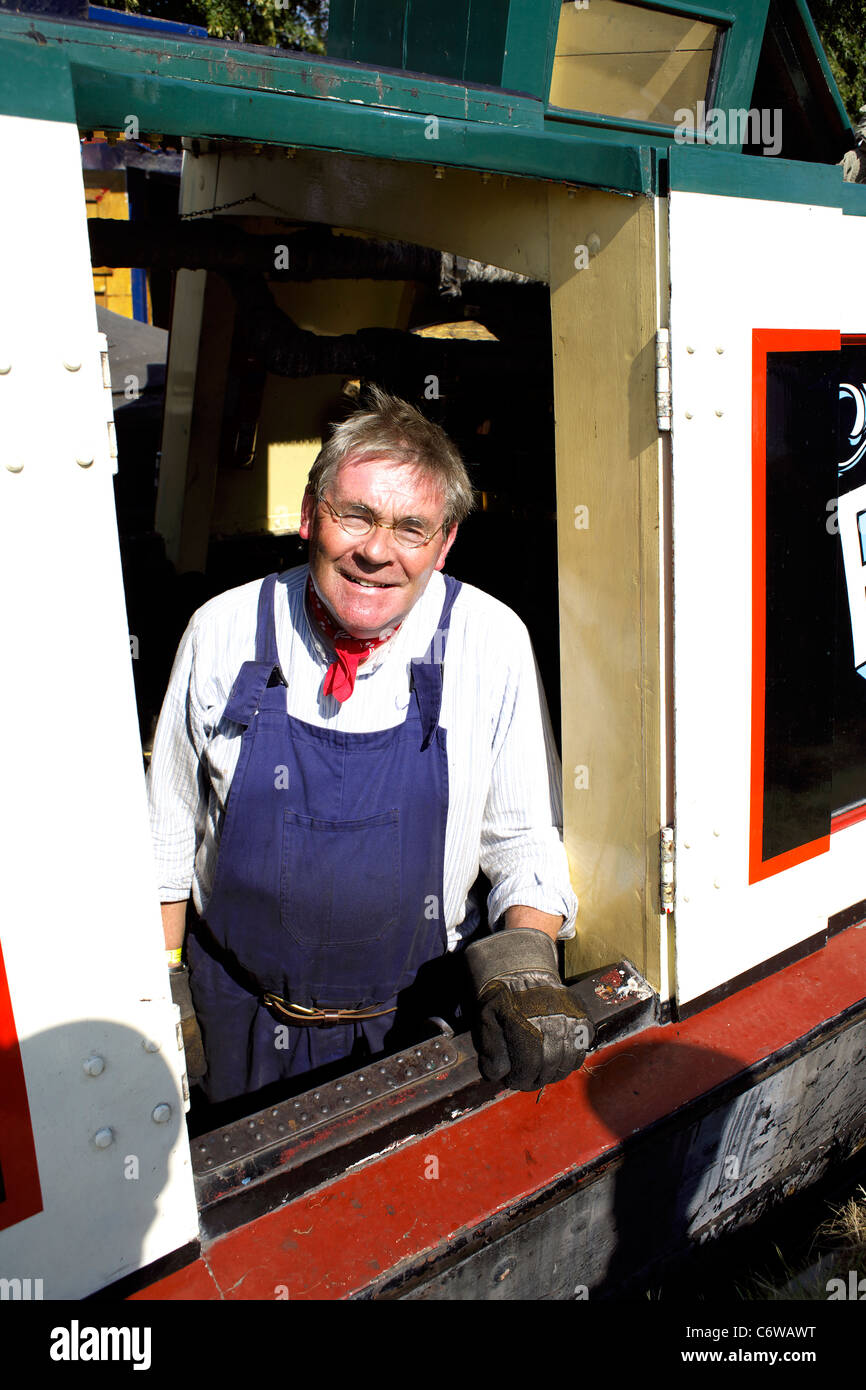 Traditional historic Josher working narrowboat President moored on the ...