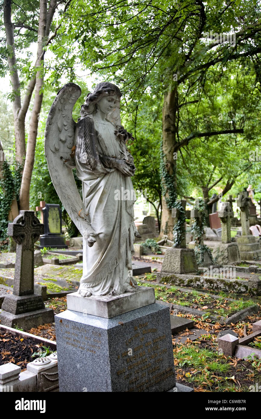 Headstone highgate cemetery hi-res stock photography and images - Alamy