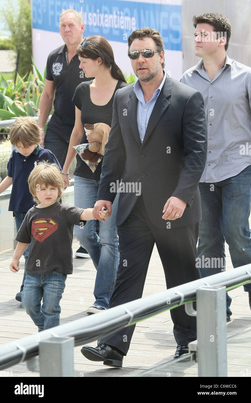 Russell Crowe with sons Charles Crowe and Tennyson Crowe 2010 Cannes ...