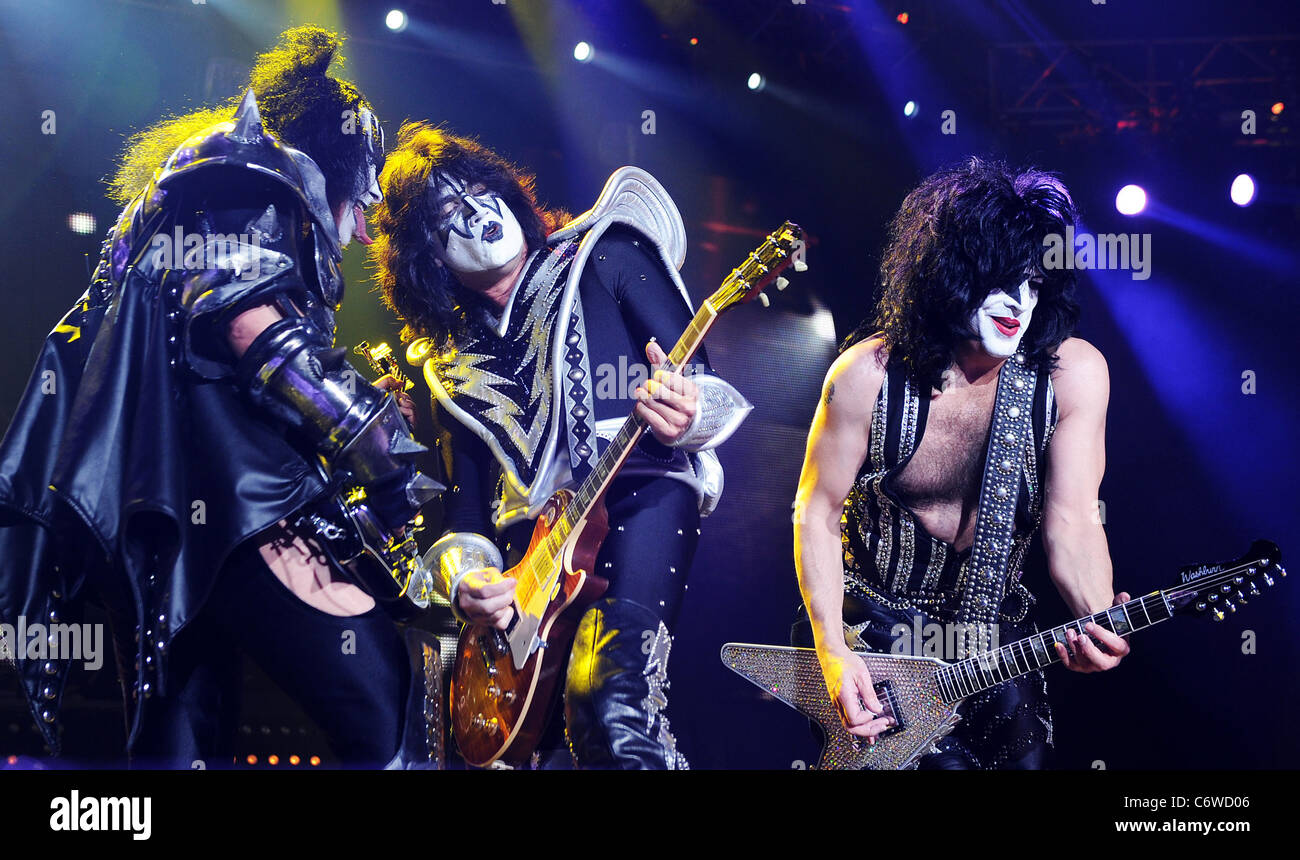 Kiss perform at wembley arena hi-res stock photography and images - Alamy