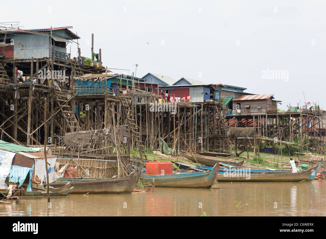 Stilt bamboo house hi-res stock photography and images - Alamy