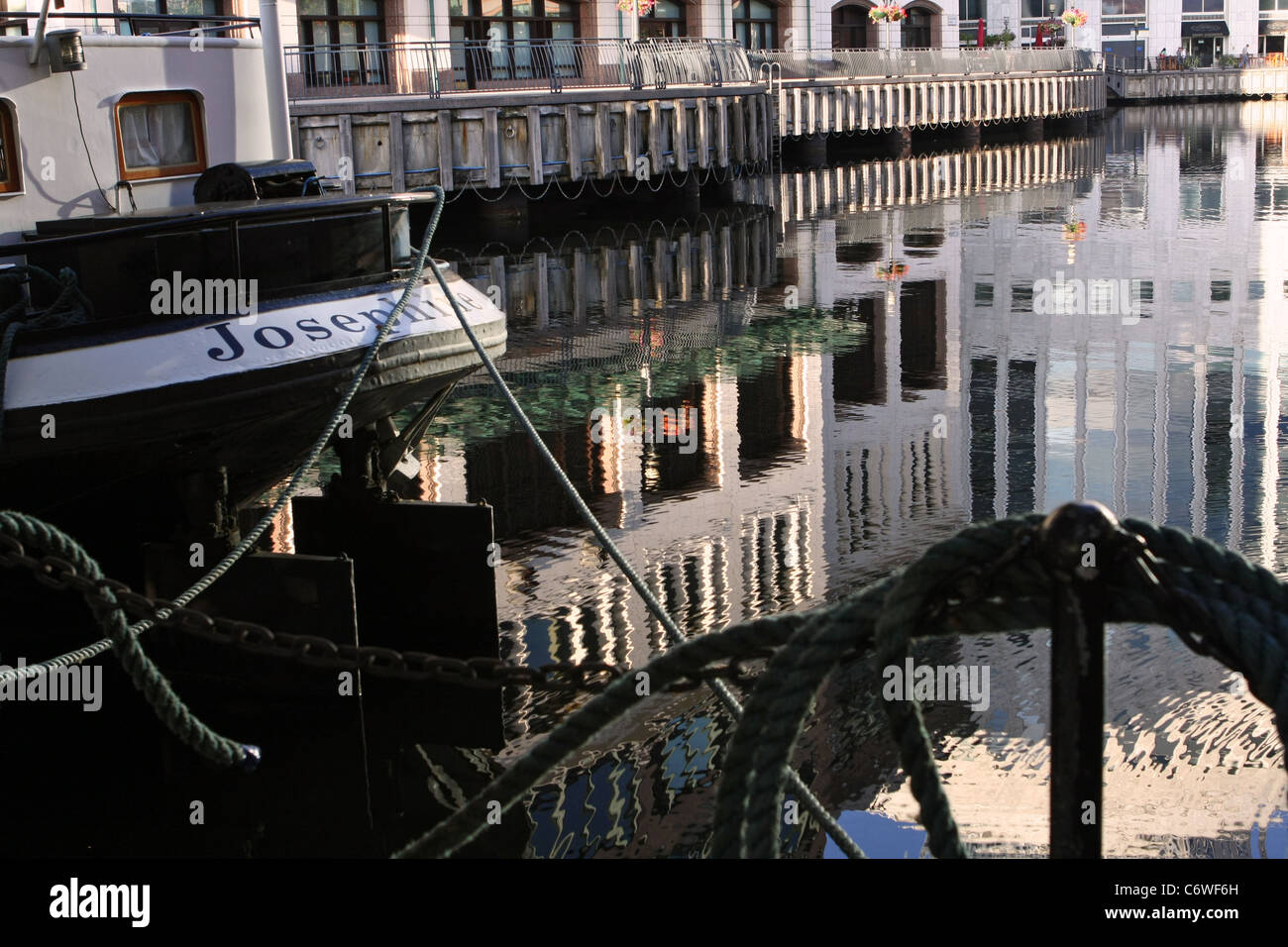 A view of part of middle dock in Canary Wharf, London Stock Photo - Alamy