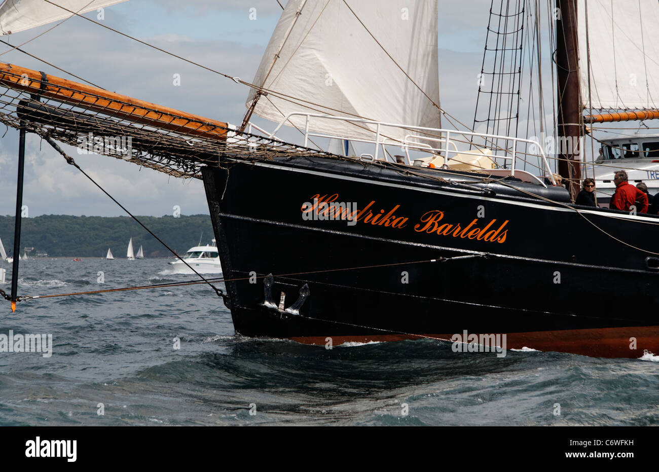 Sailing three masted hi-res stock photography and images - Alamy
