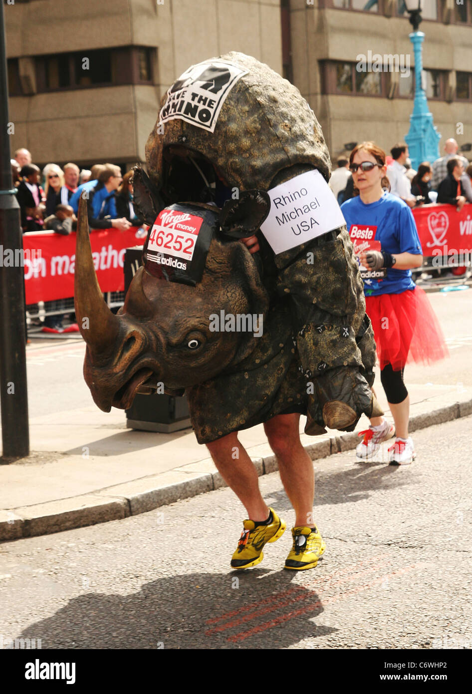 London marathon rhino virgin hi-res stock photography and images - Alamy