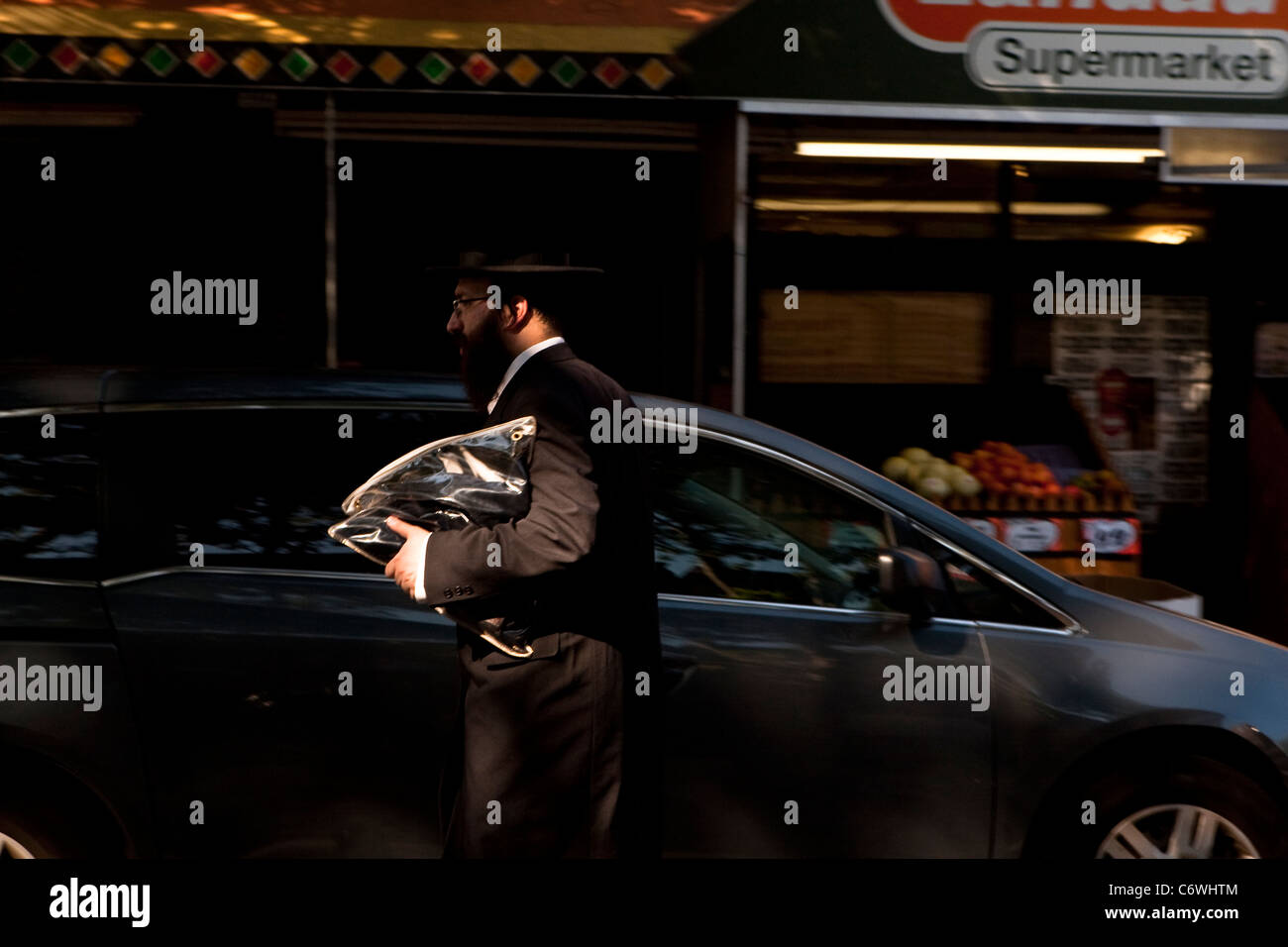 Hasidic jews brooklyn hi-res stock photography and images - Alamy