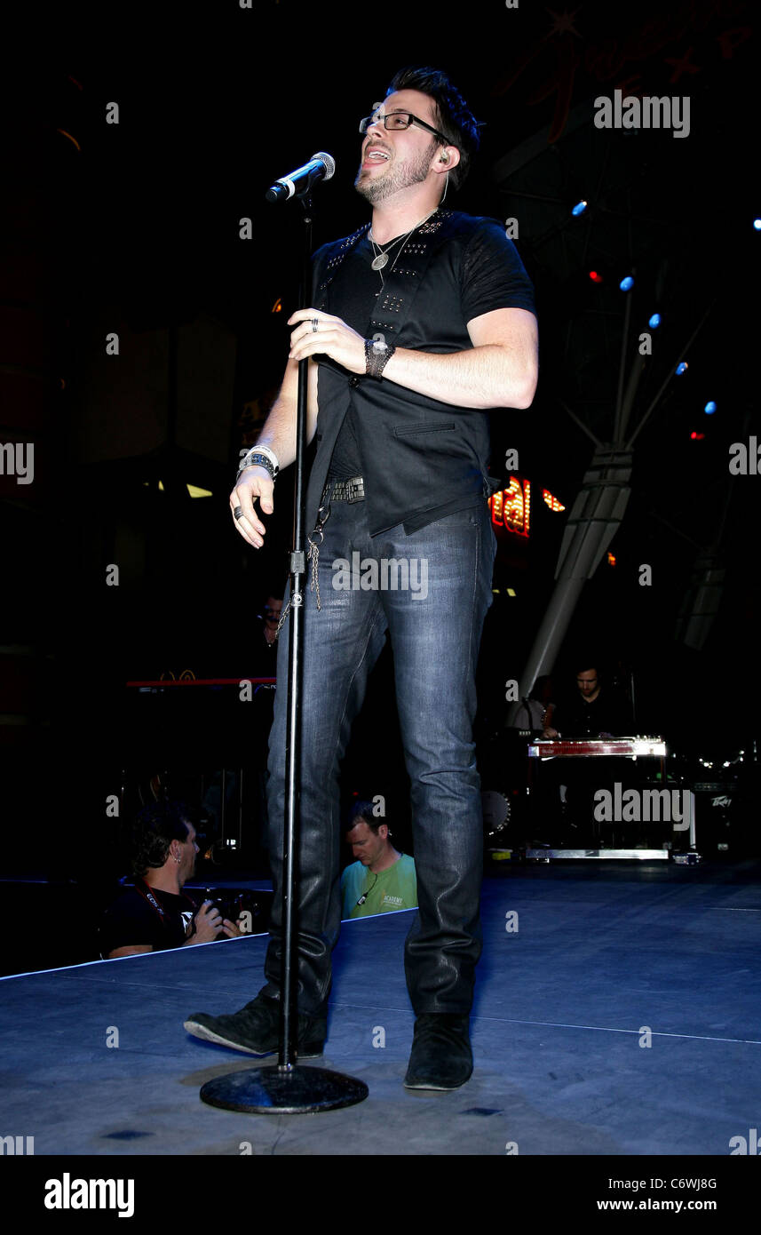 Danny gokey hi-res stock photography and images - Alamy