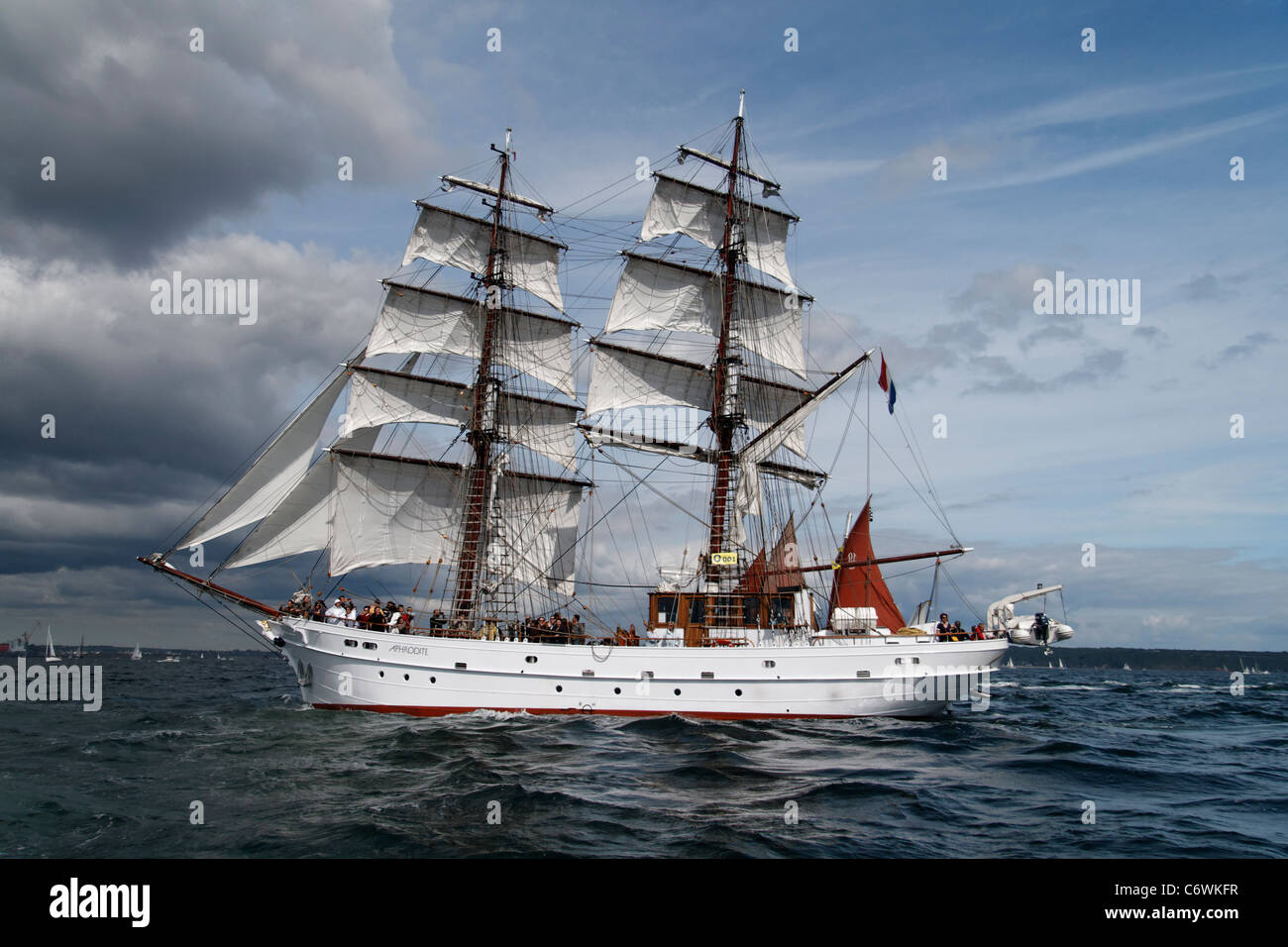 Aphrodite : brick with steel hull, sailing in the bay of Brest ...